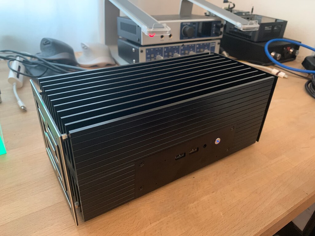 FS: Intel NUC 8i7 in Akasa Turing Fanless Case - ideal for ROCK - Sales ...