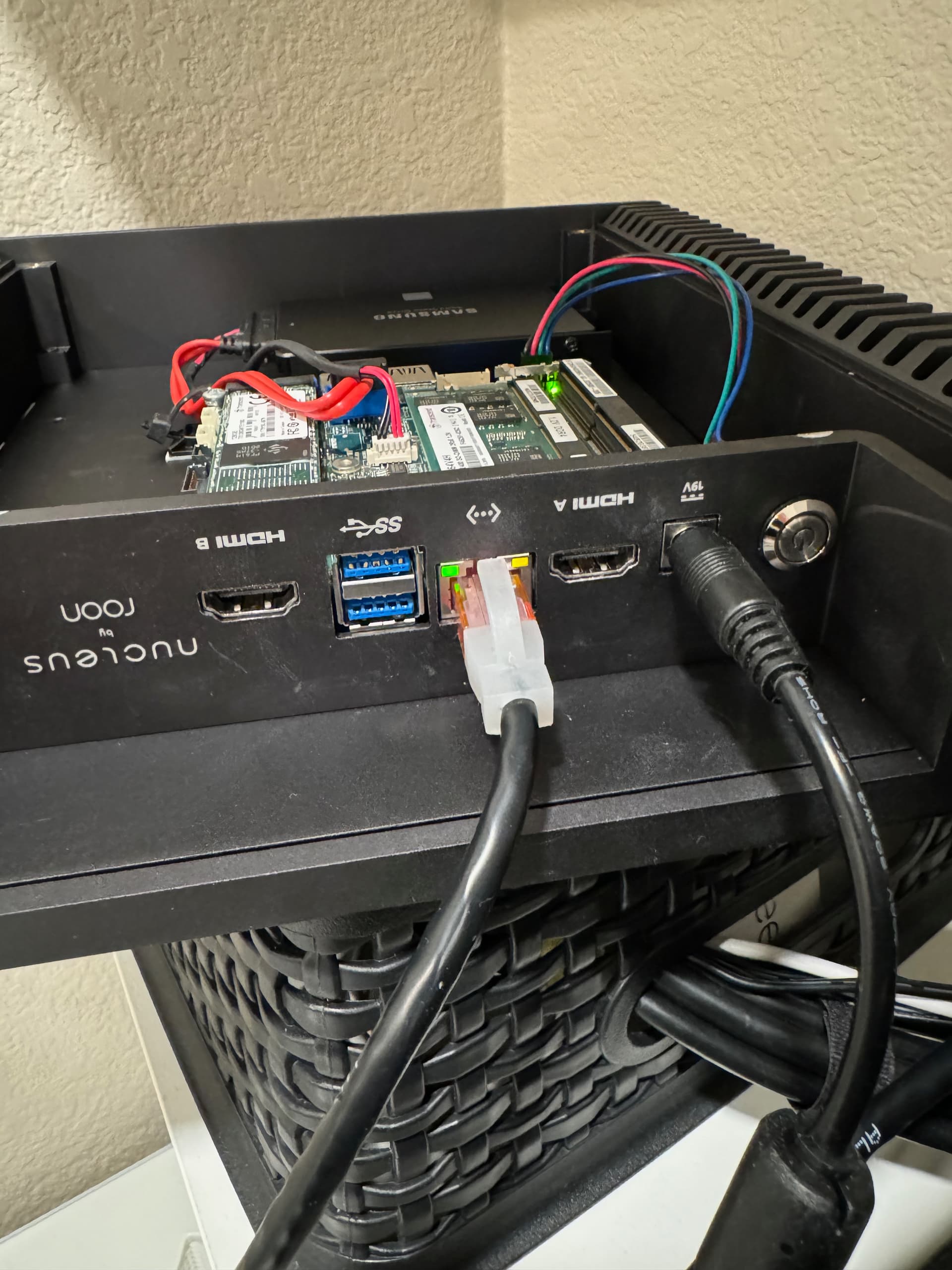 Nucleus+ doesn't connect to network and power button does not light ...